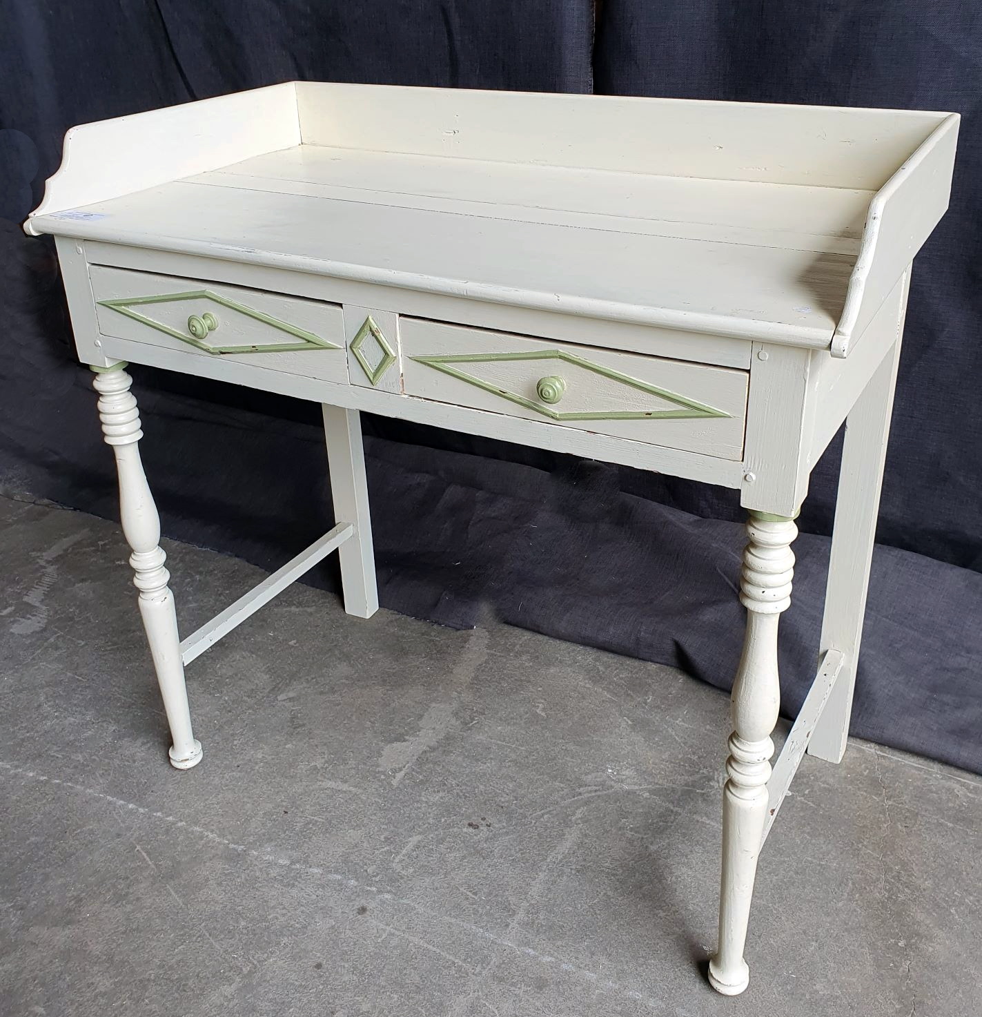 Miguel Meirelles Antiques – A French Dressing Table