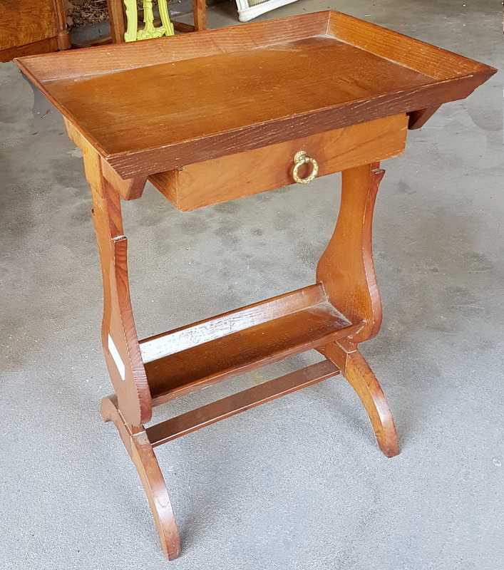 Miguel Meirelles Antiques – A Neoclassical Bedside Table