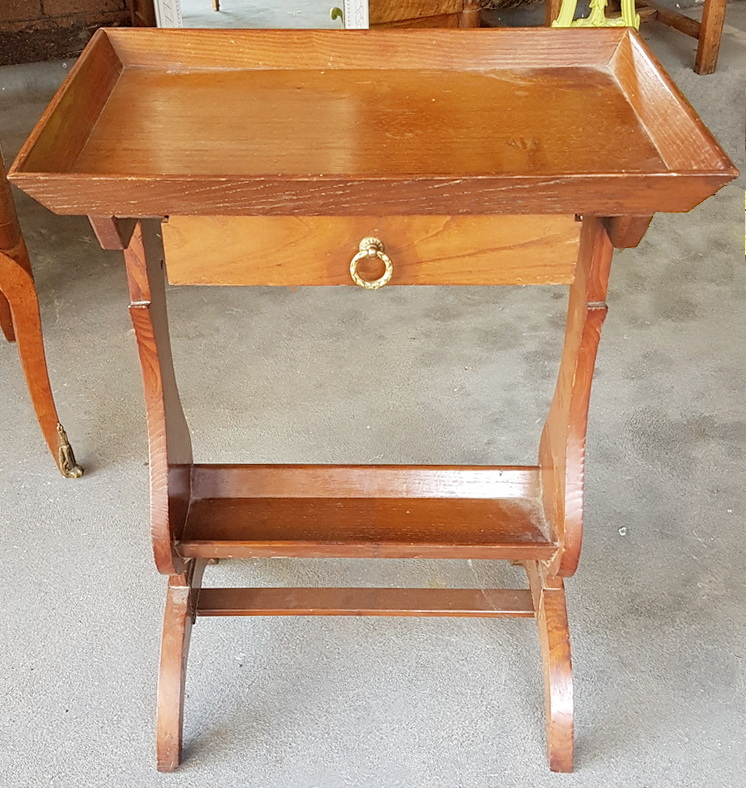 Miguel Meirelles Antiques – A Neoclassical Bedside Table