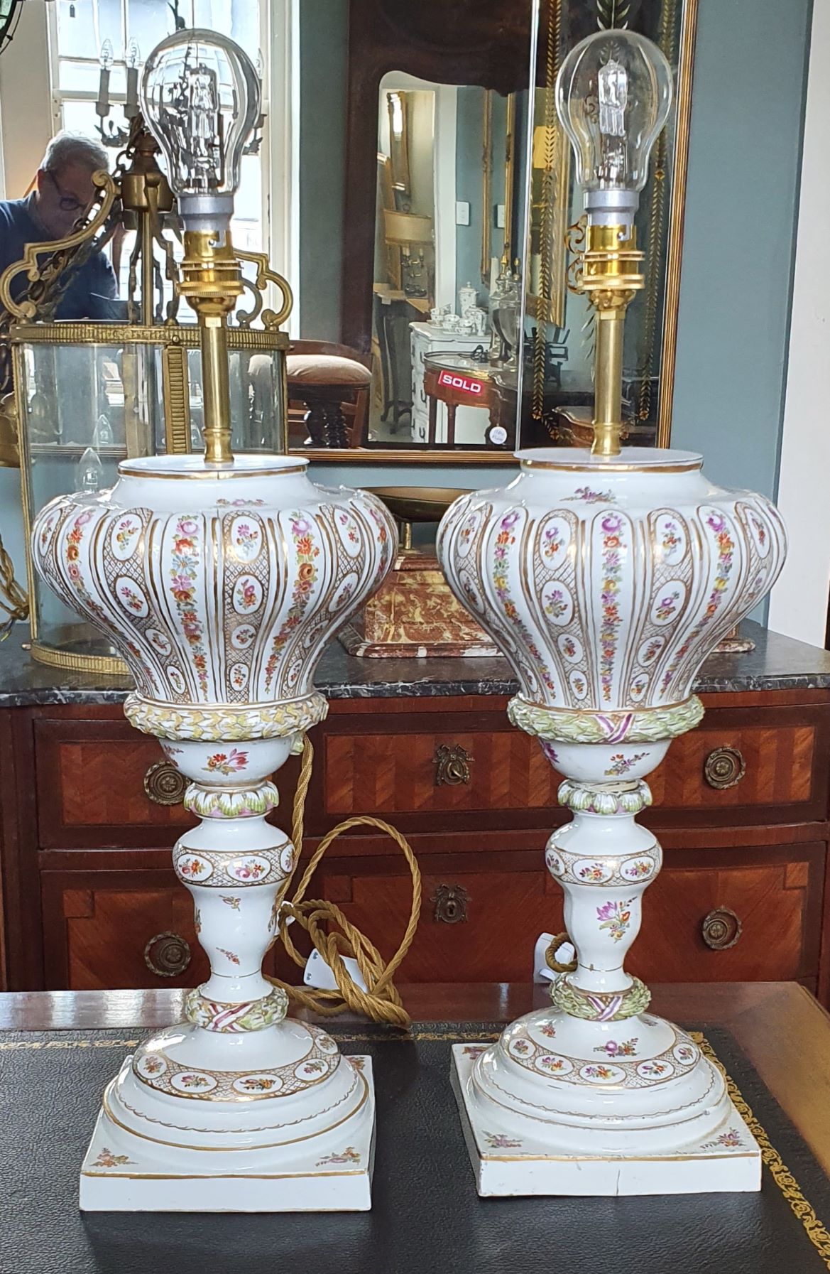 Miguel Meirelles Antiques - A pair of Meissen Porcelain Vase lamps