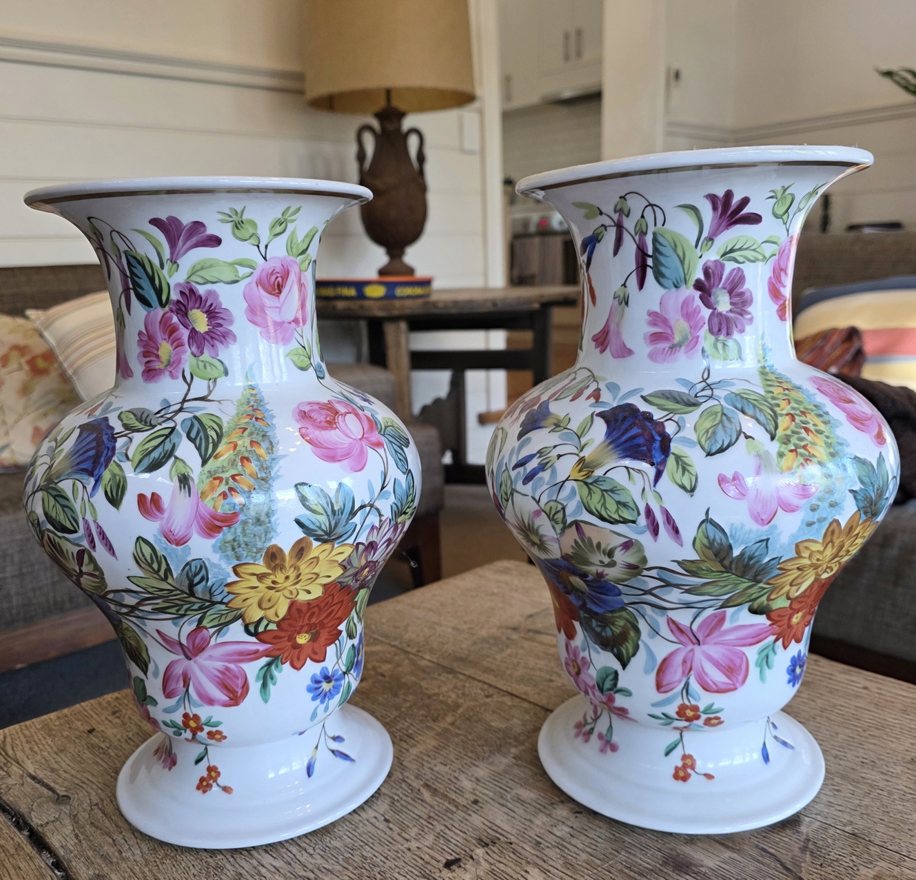 Miguel Meirelles Antiques – A pair of Sevres Vases