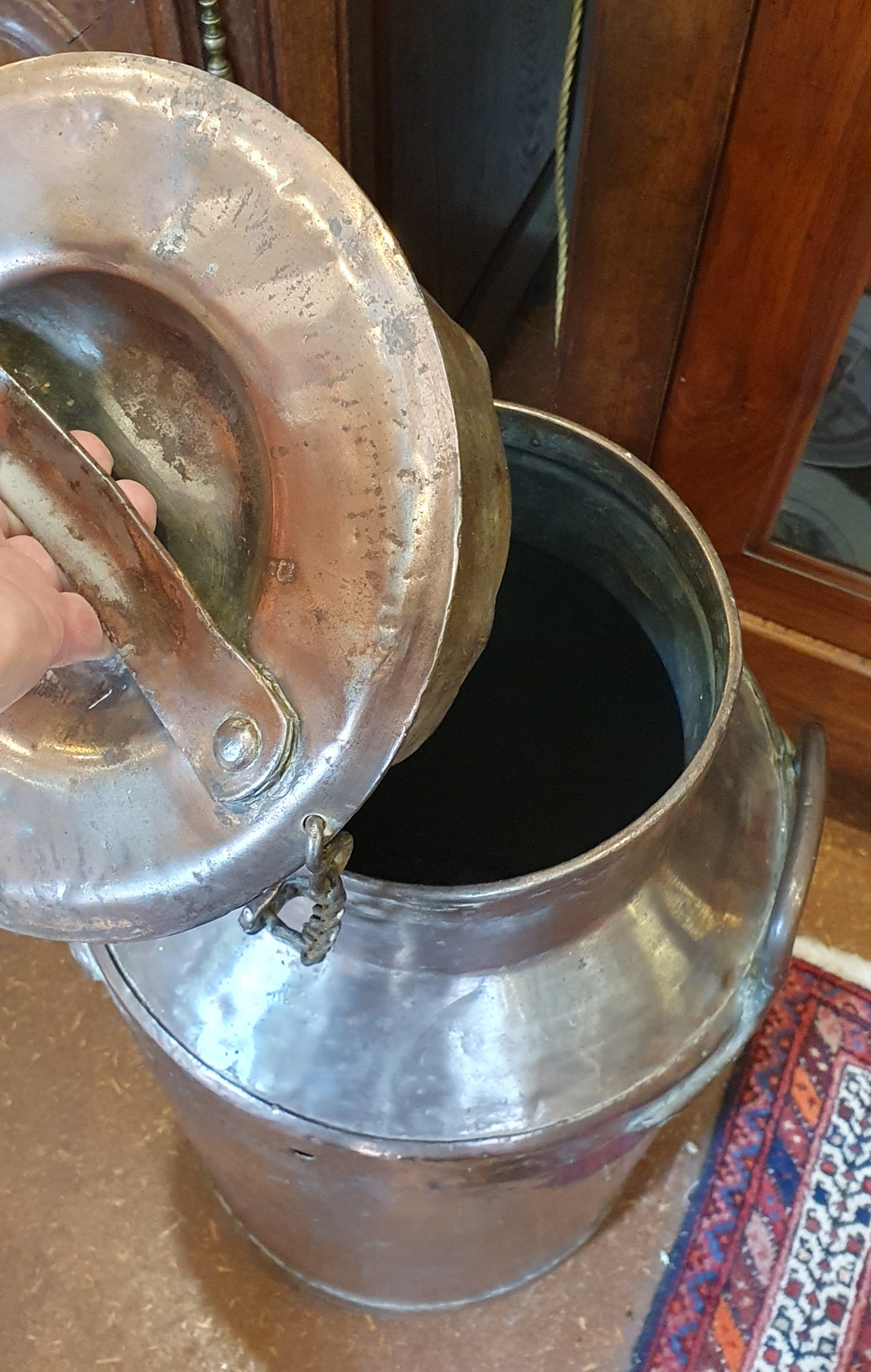 Miguel Meirelles Antiques – A large French Copper Milk Pot