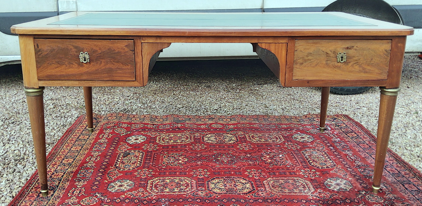 Miguel Meirelles Antiques – A Parisian Louis XVI Desk