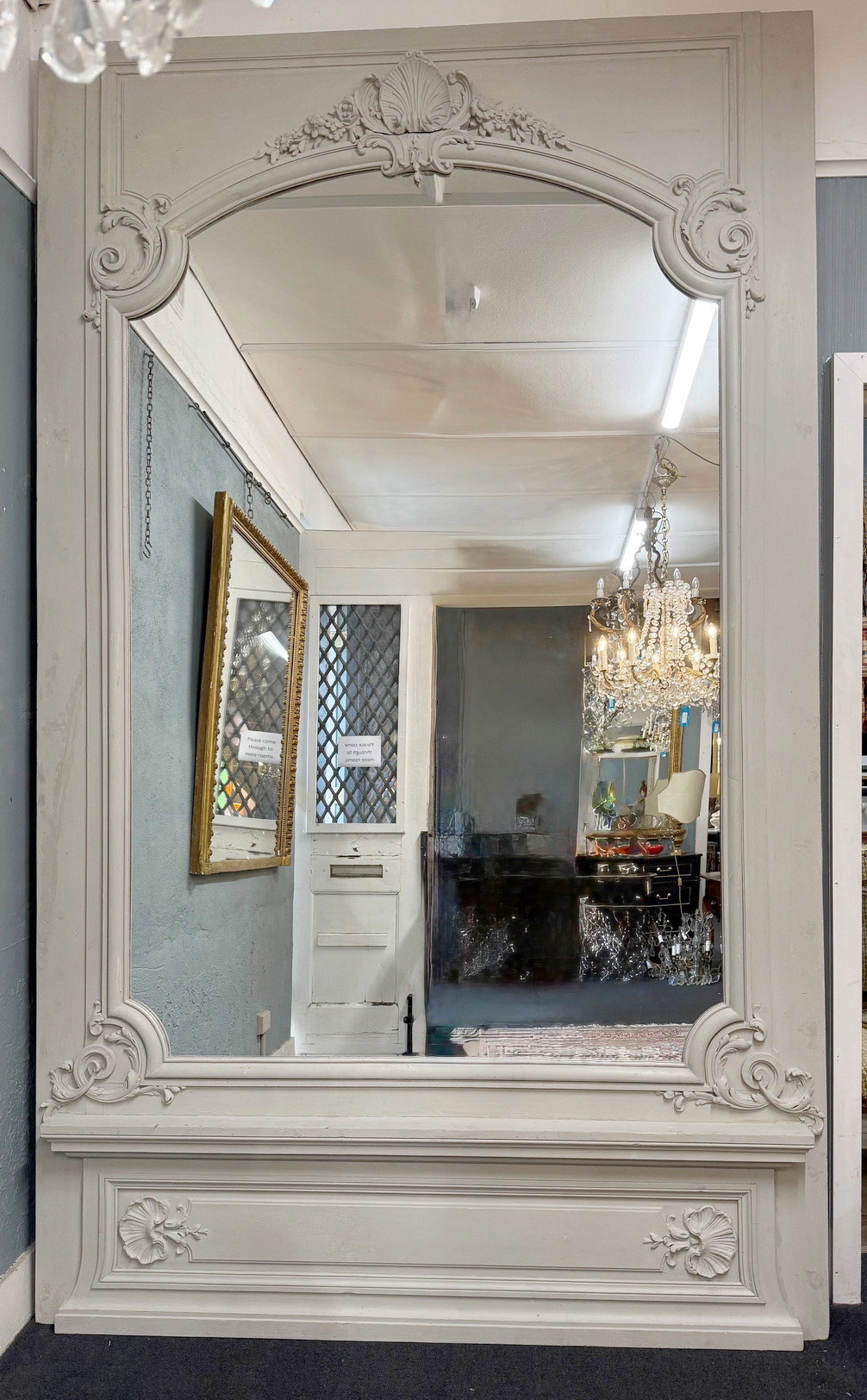 Miguel Meirelles Antiques - A large Chateau's Regence Mirror