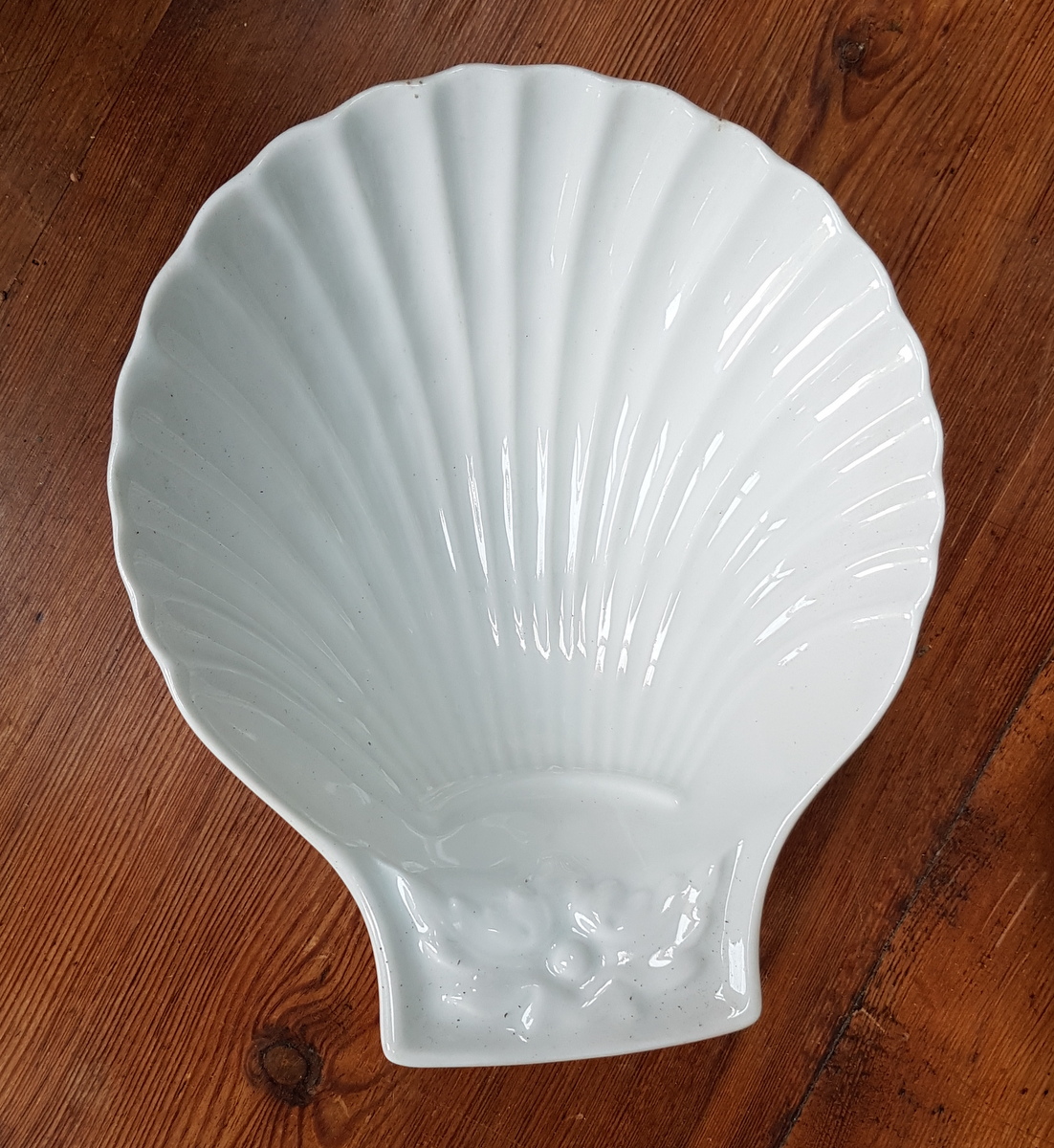 A set of French Scallop Plates